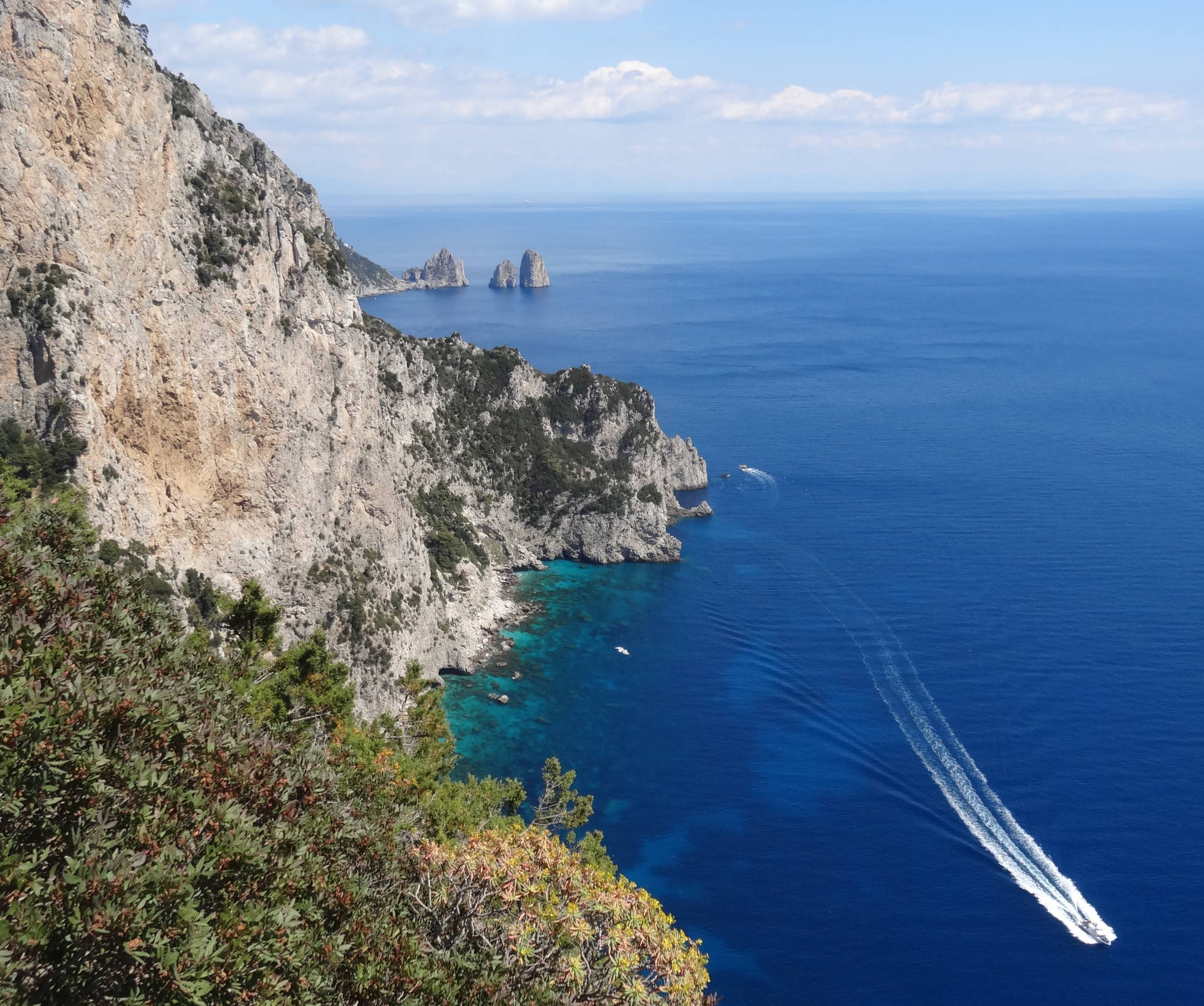 Capri, Insel mit Steilküste und vielen Touristen | Lisa Unterwegs